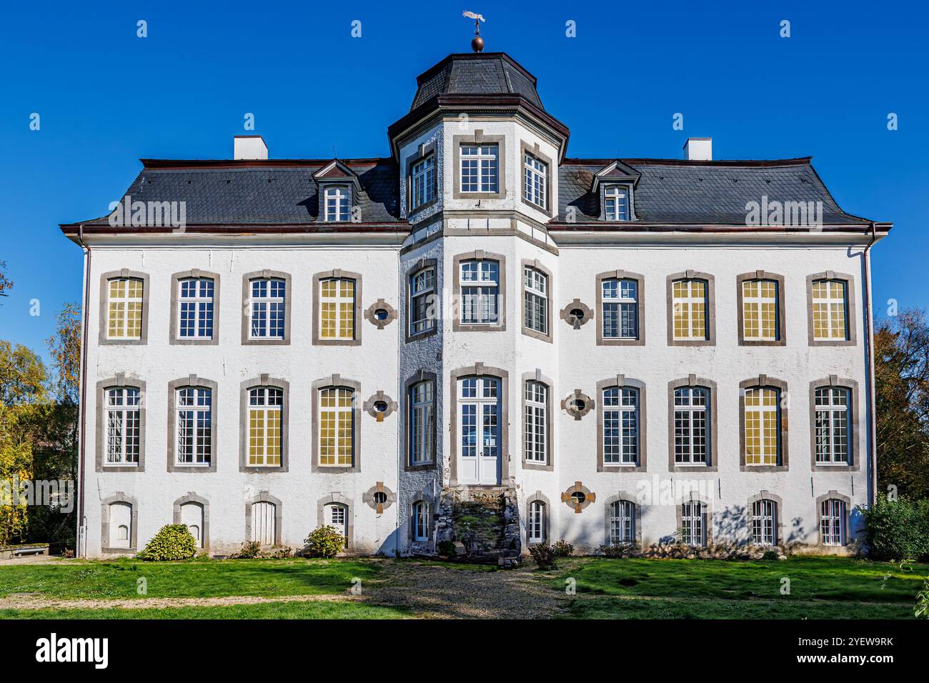 Zweibruggen Castle in classicist style, white walls with multiple ...