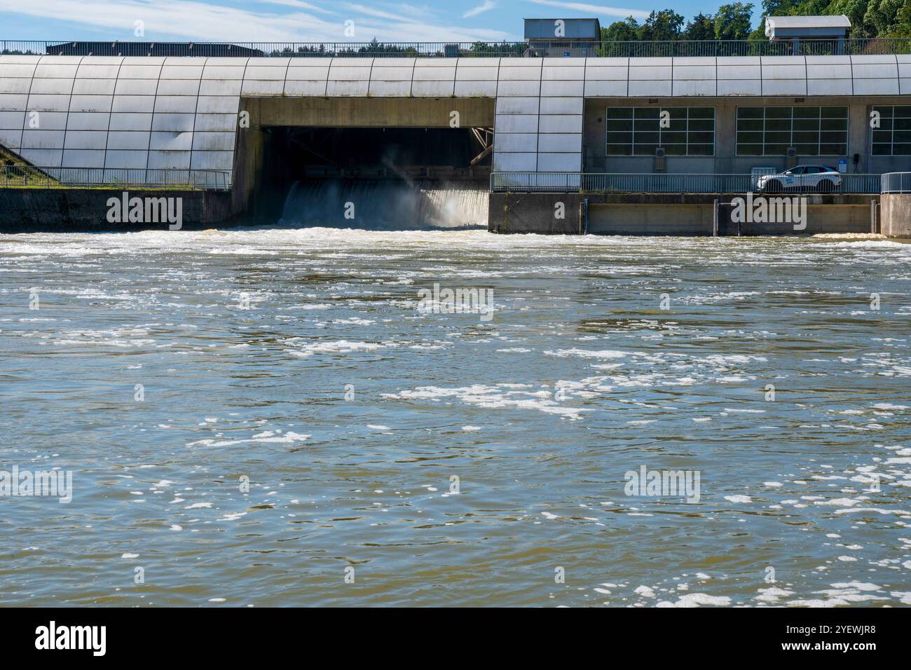 Wasserkraftwerk am Lech Das ausströmende Wasser des Lech am ...