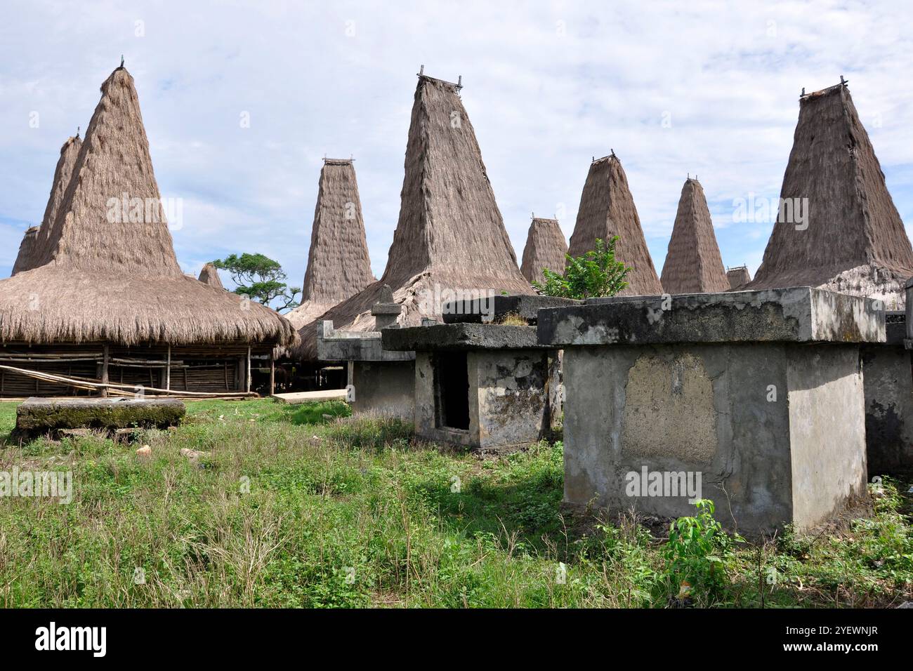 Indonesia sumba island traditional house hi-res stock photography and ...