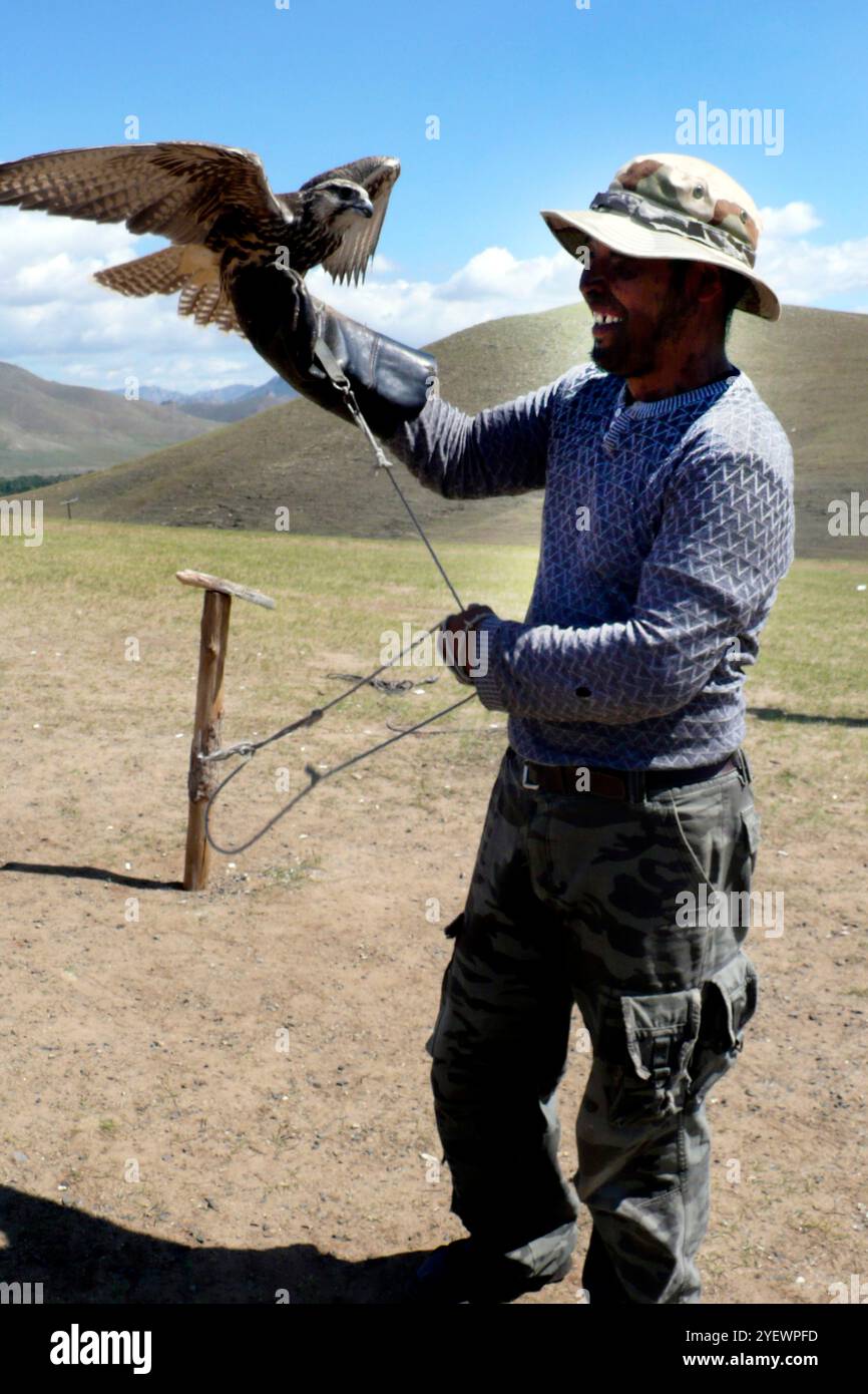 Man and hawk hi-res stock photography and images - Alamy