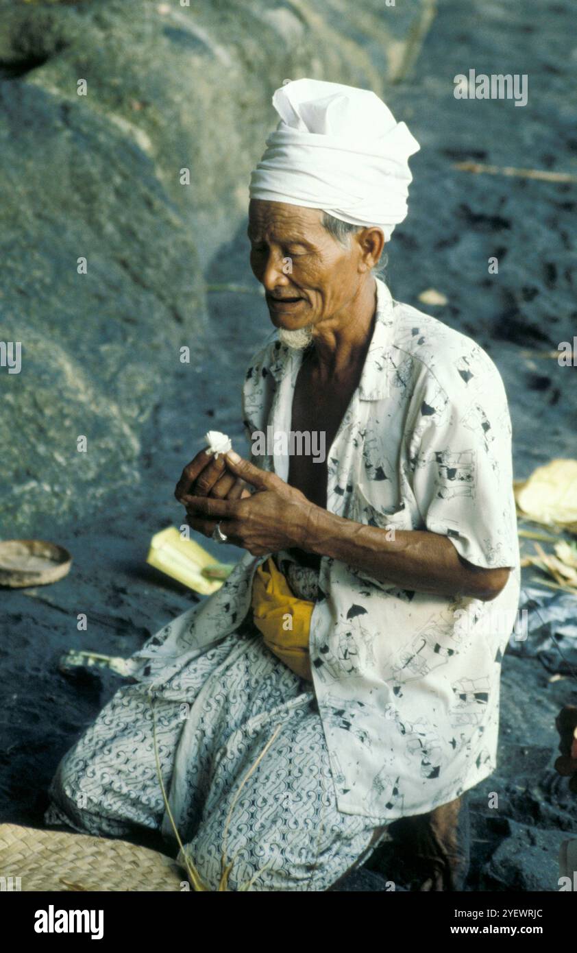 Indonesia bali portrait balinese hi-res stock photography and images ...