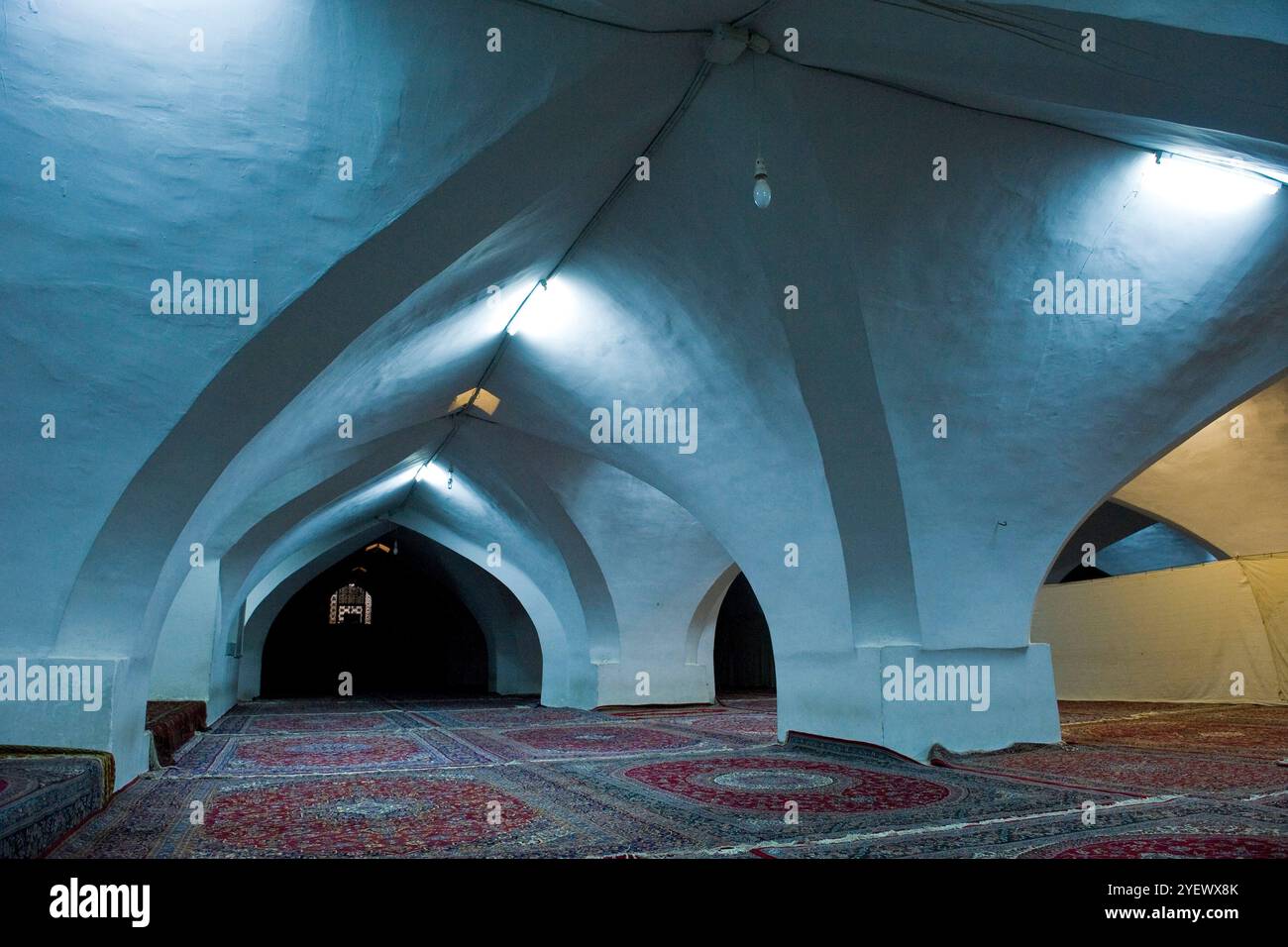 Isfahan old mosque interior hi-res stock photography and images - Alamy