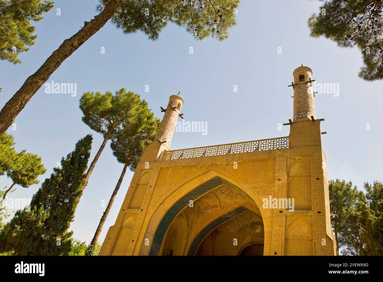 Isfahan shaking minaret hi-res stock photography and images - Alamy