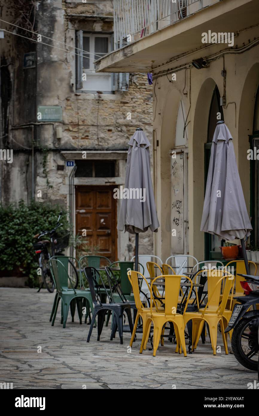 Korfu Ein Straßencafe in der Korfu-Stadt, Griechenland *** Corfu A ...