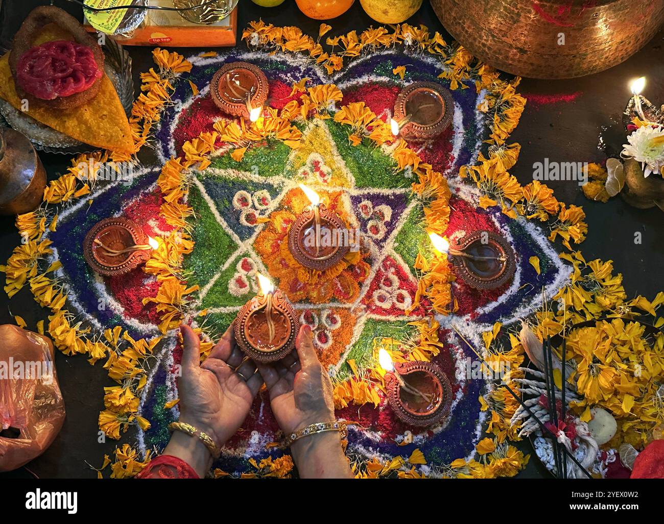 November 1, 2024: A woman offers prayers to Goddess Laxmi, Hindu ...