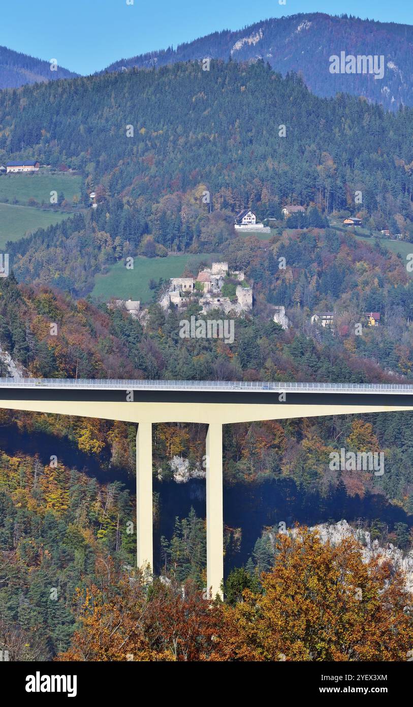 Viaduct ruins hi-res stock photography and images - Alamy