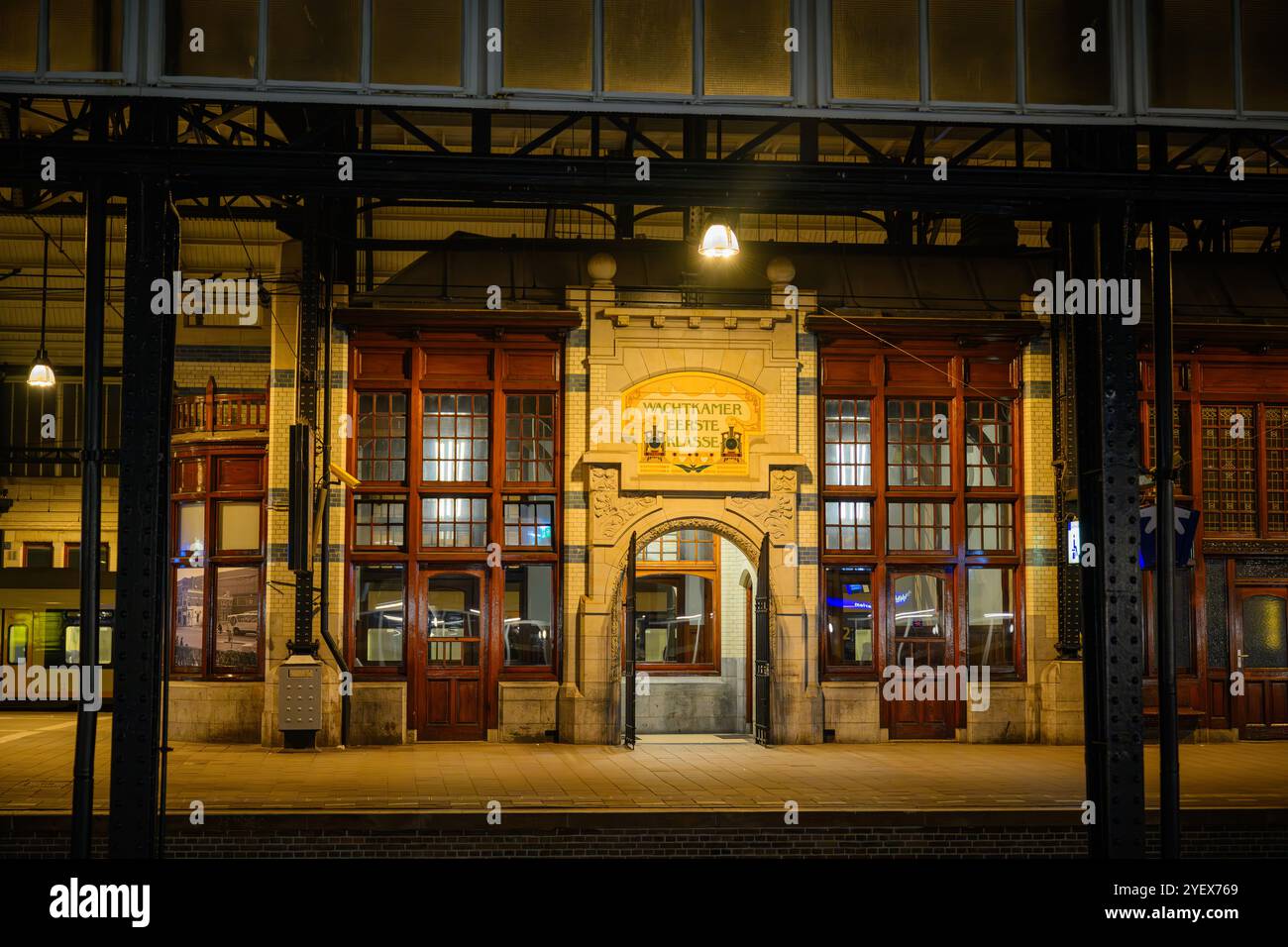 Eeerste klasse hi-res stock photography and images - Alamy