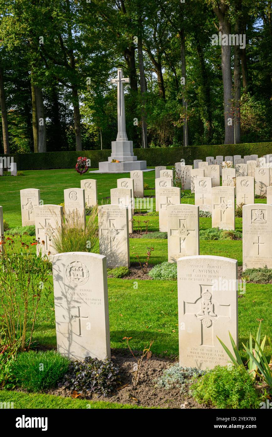 Headstones at Arnhem Oosterbeek War Cemetery, Arnhem, The Netherlands ...