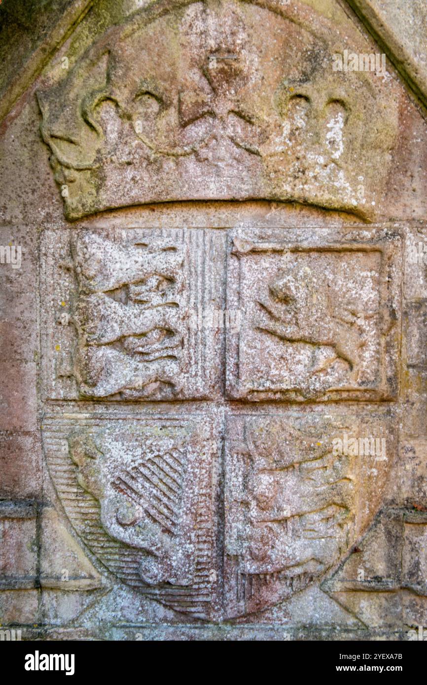 English royal family coat of arms hi-res stock photography and images ...