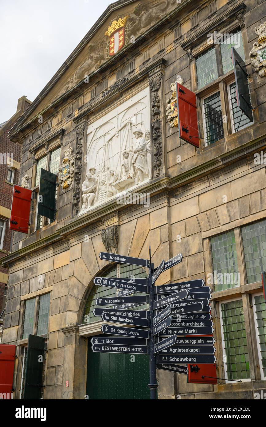 A close-up of the front of the Gouda Cheese Museum (former weighing ...