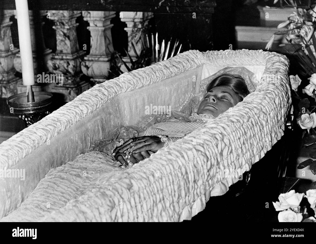 Princess Grace of Monaco lies in state inside the Palatina Chapel of ...