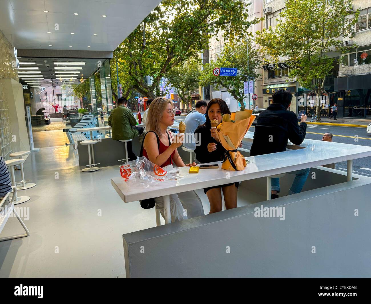 Shanghai, China, Street Scene, Business neighborhood, Trendy Chinese ...