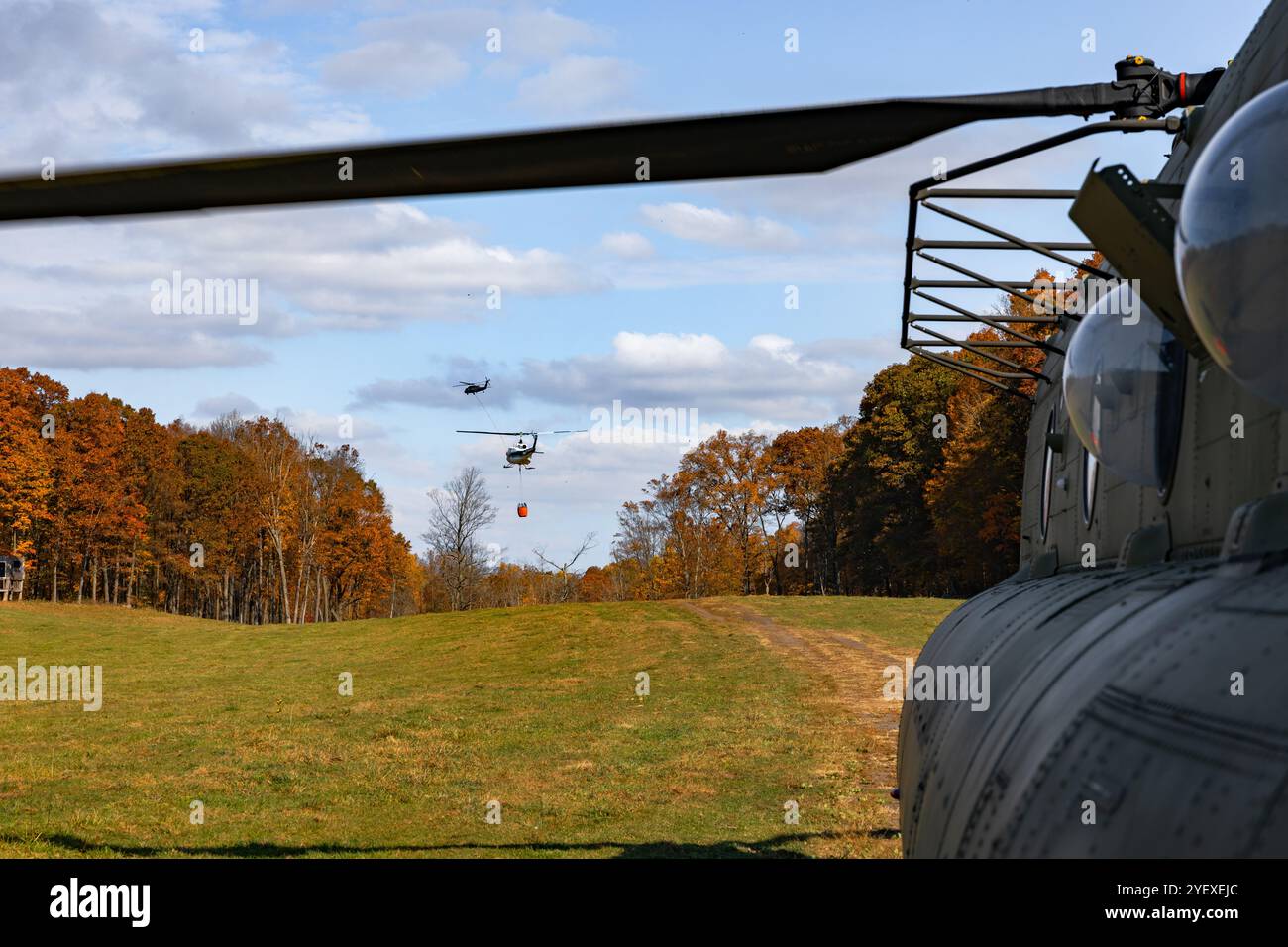 A Connecticut Army National Guard UH-60 Blackhawk transport helicopter ...