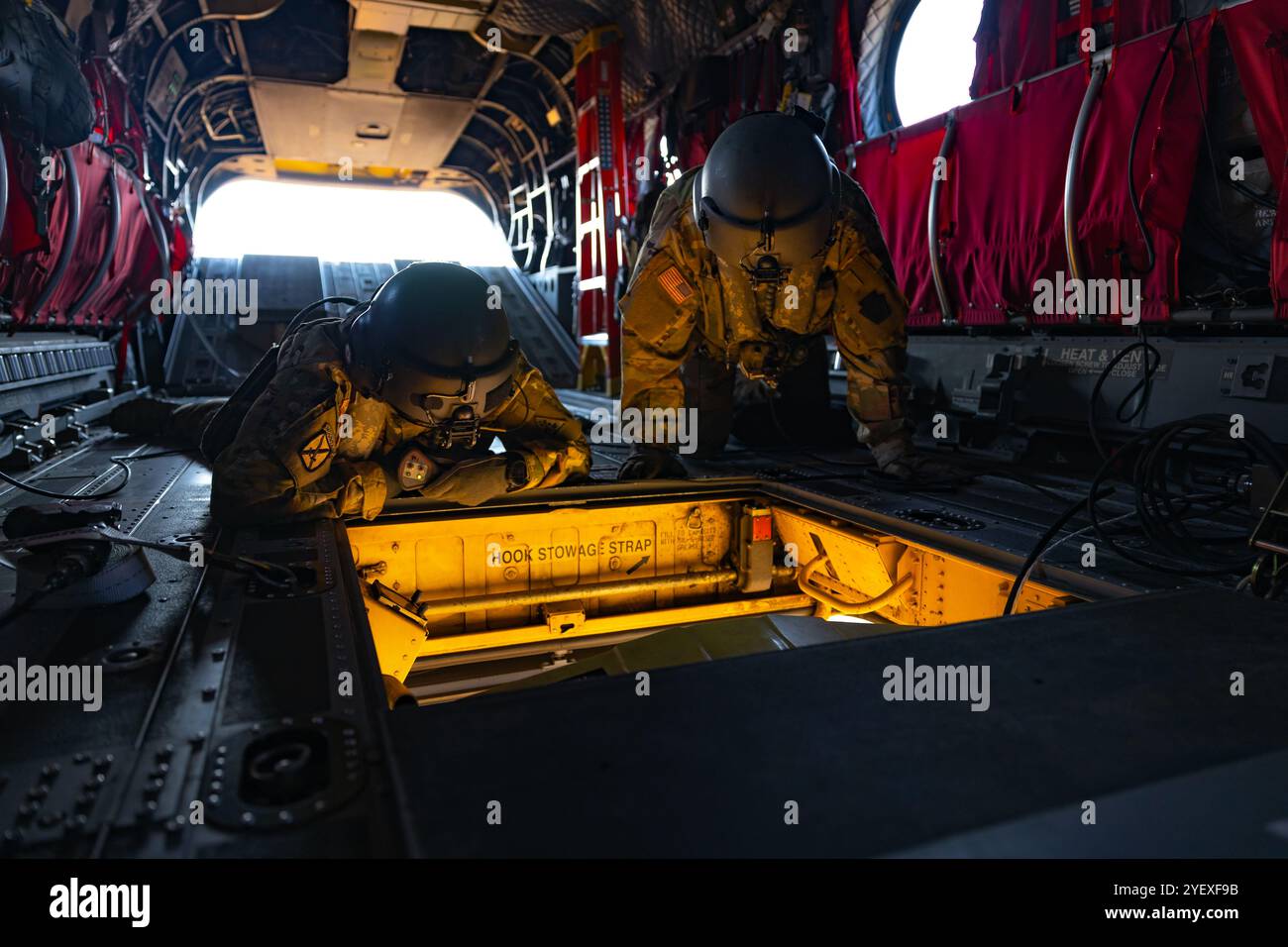 Ch 47 helicopter repairers hi-res stock photography and images - Alamy