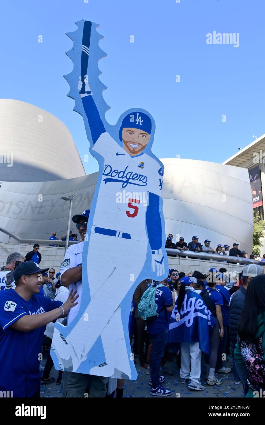 Los Angeles, United States. 01st Nov, 2024. Fans cheer on the Los ...