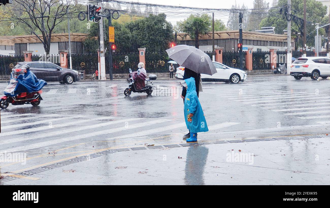 Heavy rain umbrella china hi-res stock photography and images - Alamy