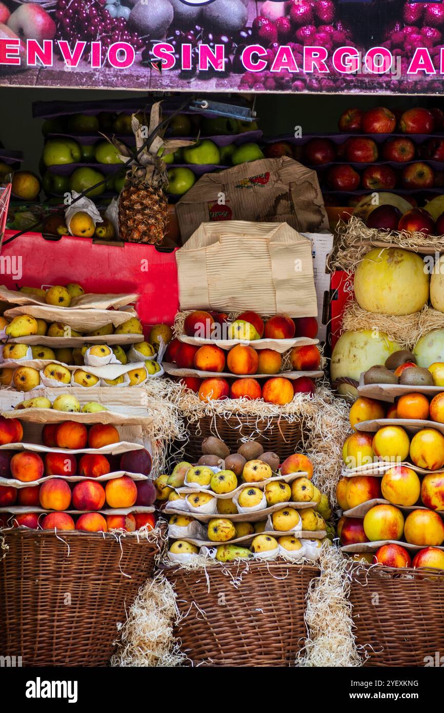 Fruit stand argentina market hi-res stock photography and images - Alamy