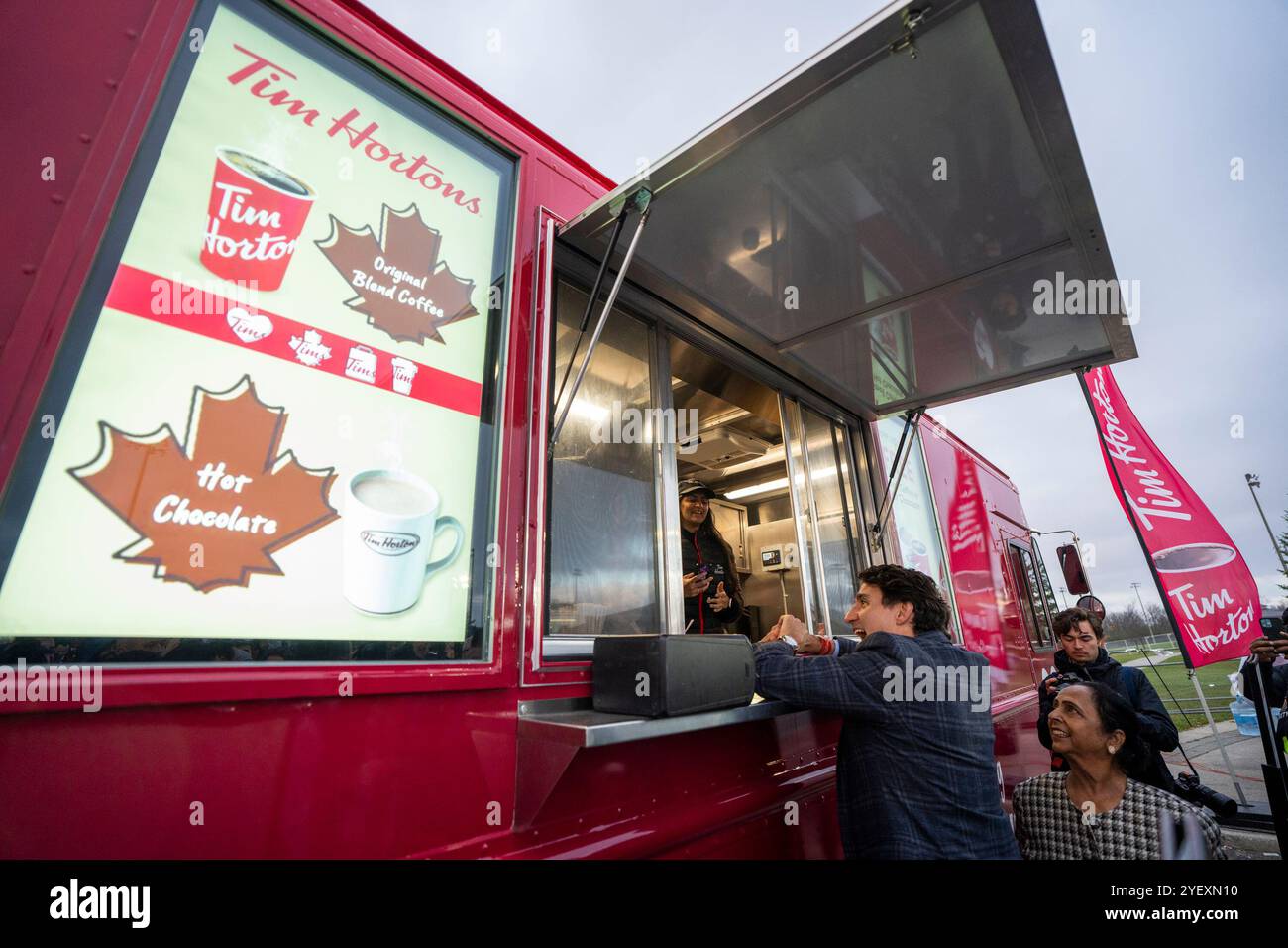 Prime Minister Justin Trudeau greets Tim Hortons employees at the ...