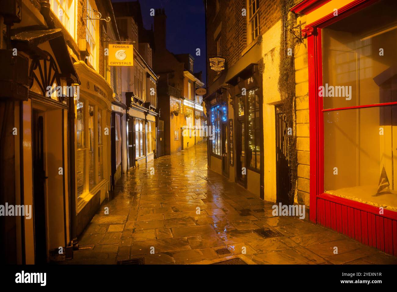 Old town whitby hi-res stock photography and images - Alamy