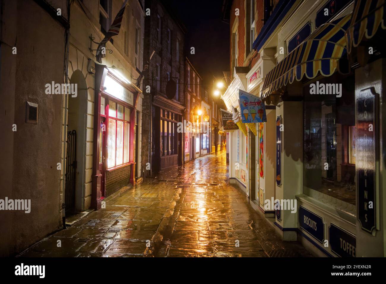Old town whitby hi-res stock photography and images - Alamy