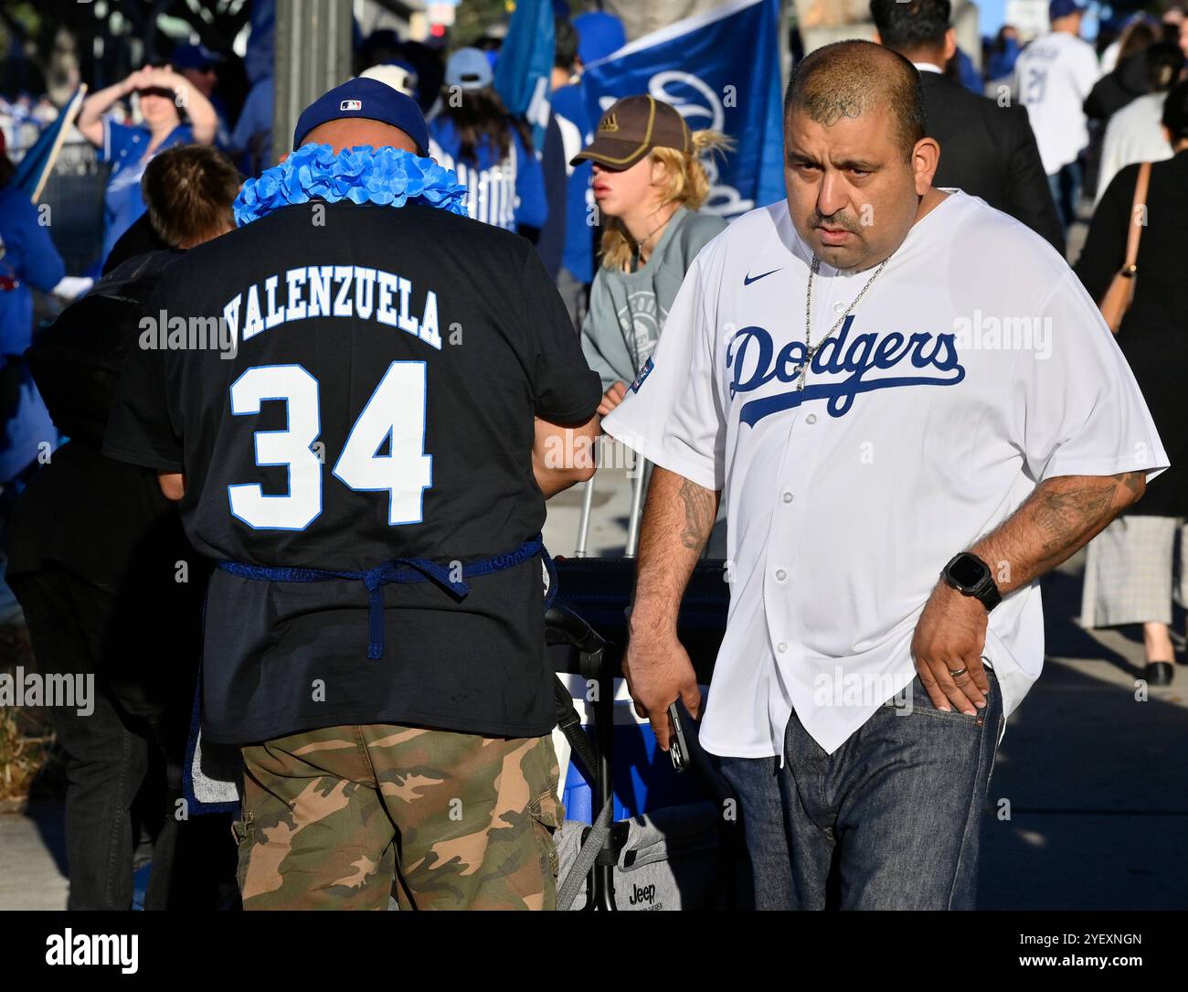 Los Angeles, United States. 01st Nov, 2024. Fans cheer on the Los ...