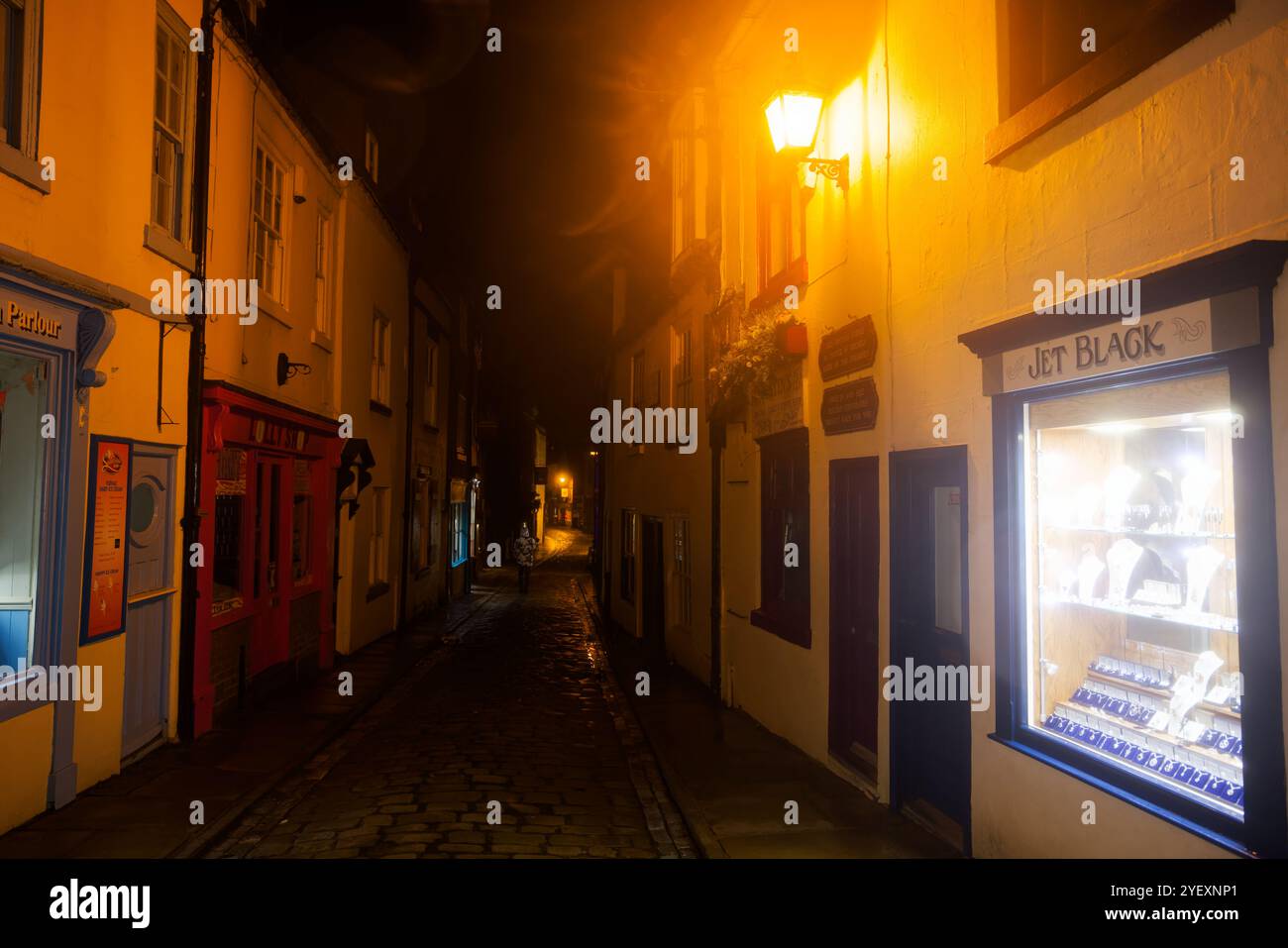 Whitby street in yorkshire hi-res stock photography and images - Alamy