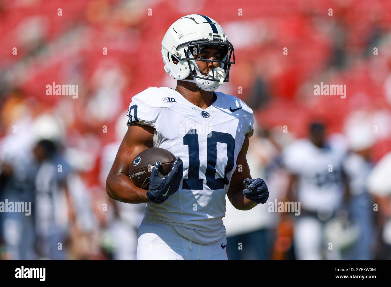 LOS ANGELES, CA - OCTOBER 12: Penn State Nittany Lions running back ...
