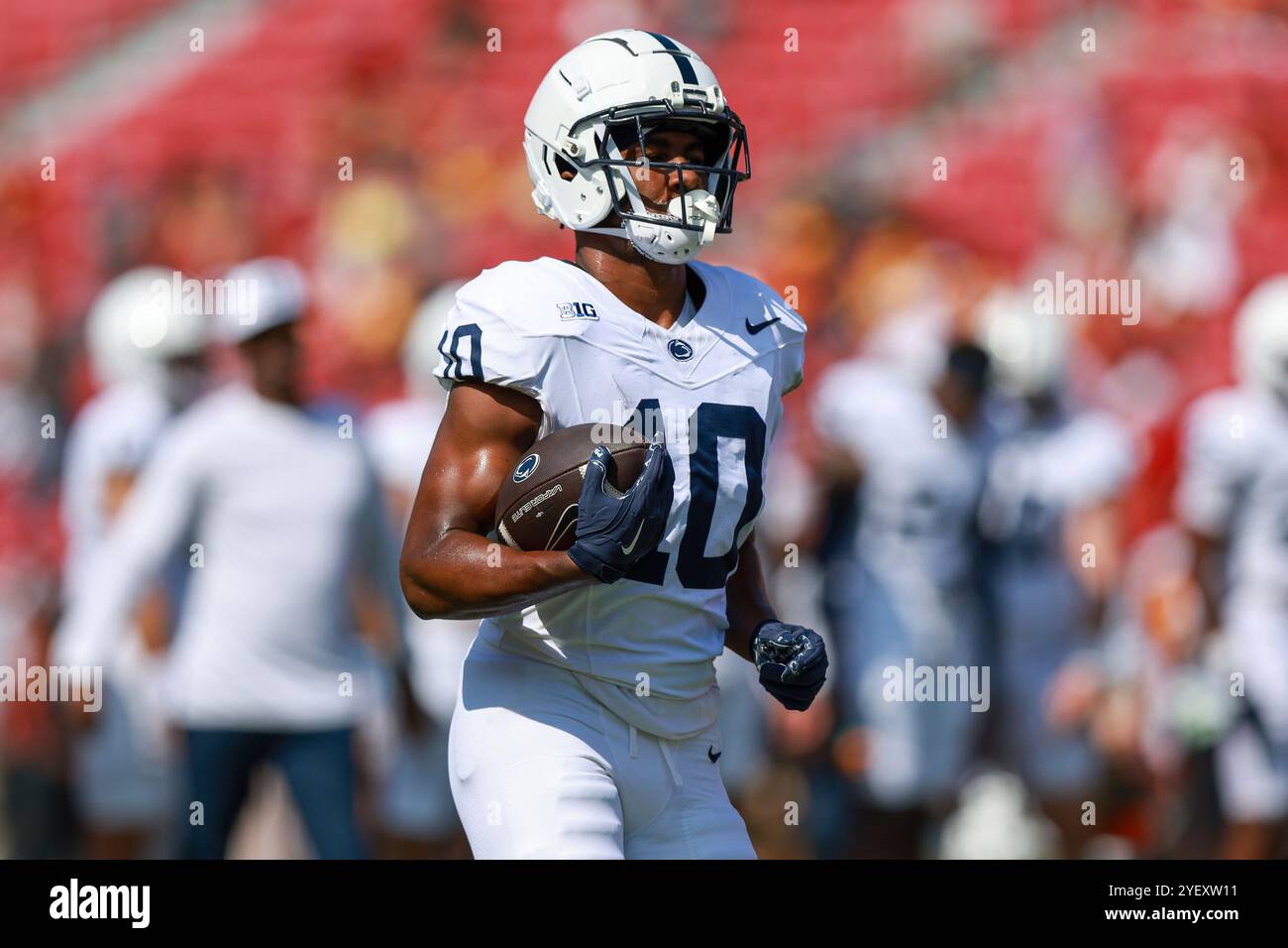 LOS ANGELES, CA - OCTOBER 12: Penn State Nittany Lions running back ...