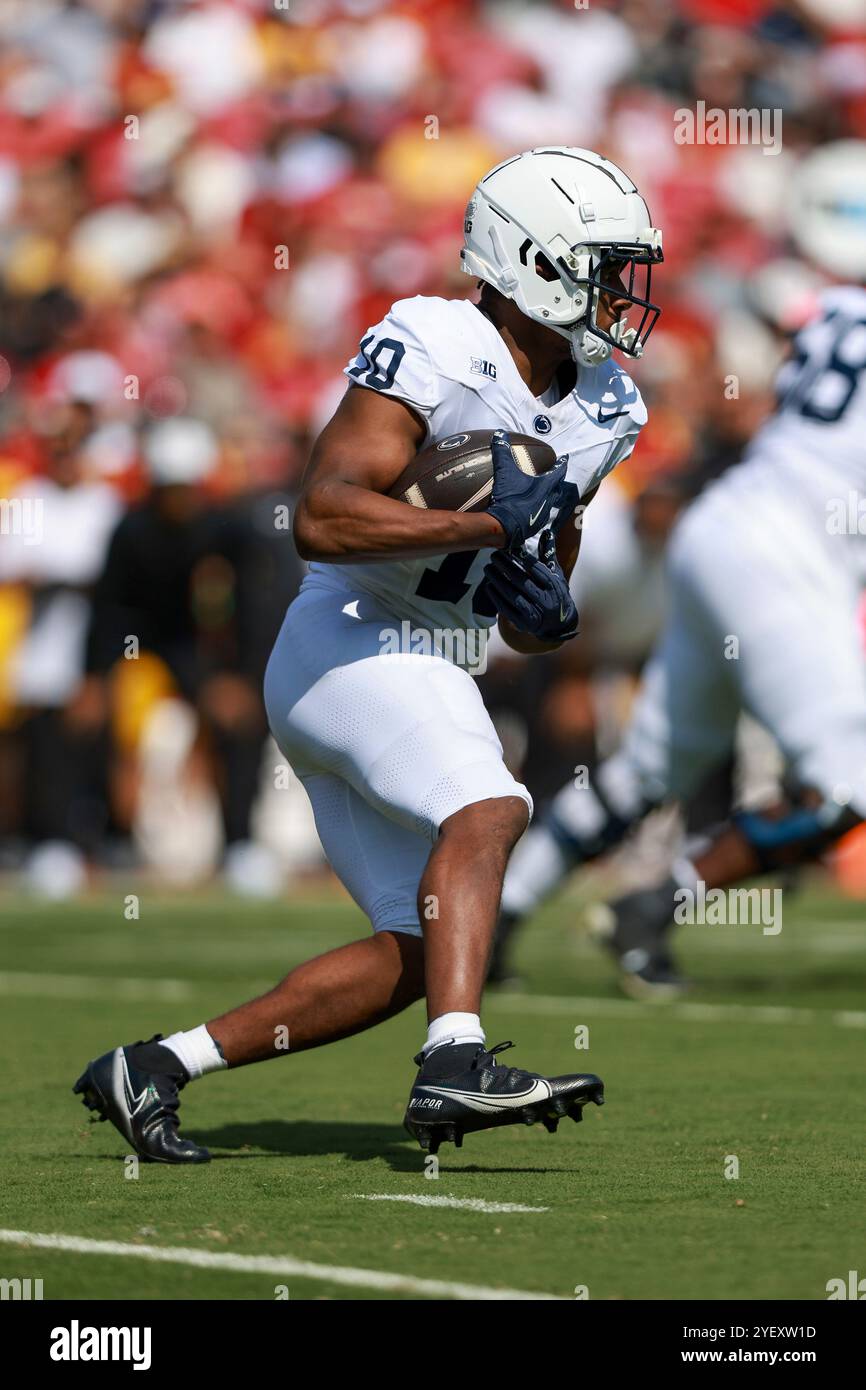 LOS ANGELES, CA - OCTOBER 12: Penn State Nittany Lions running back ...