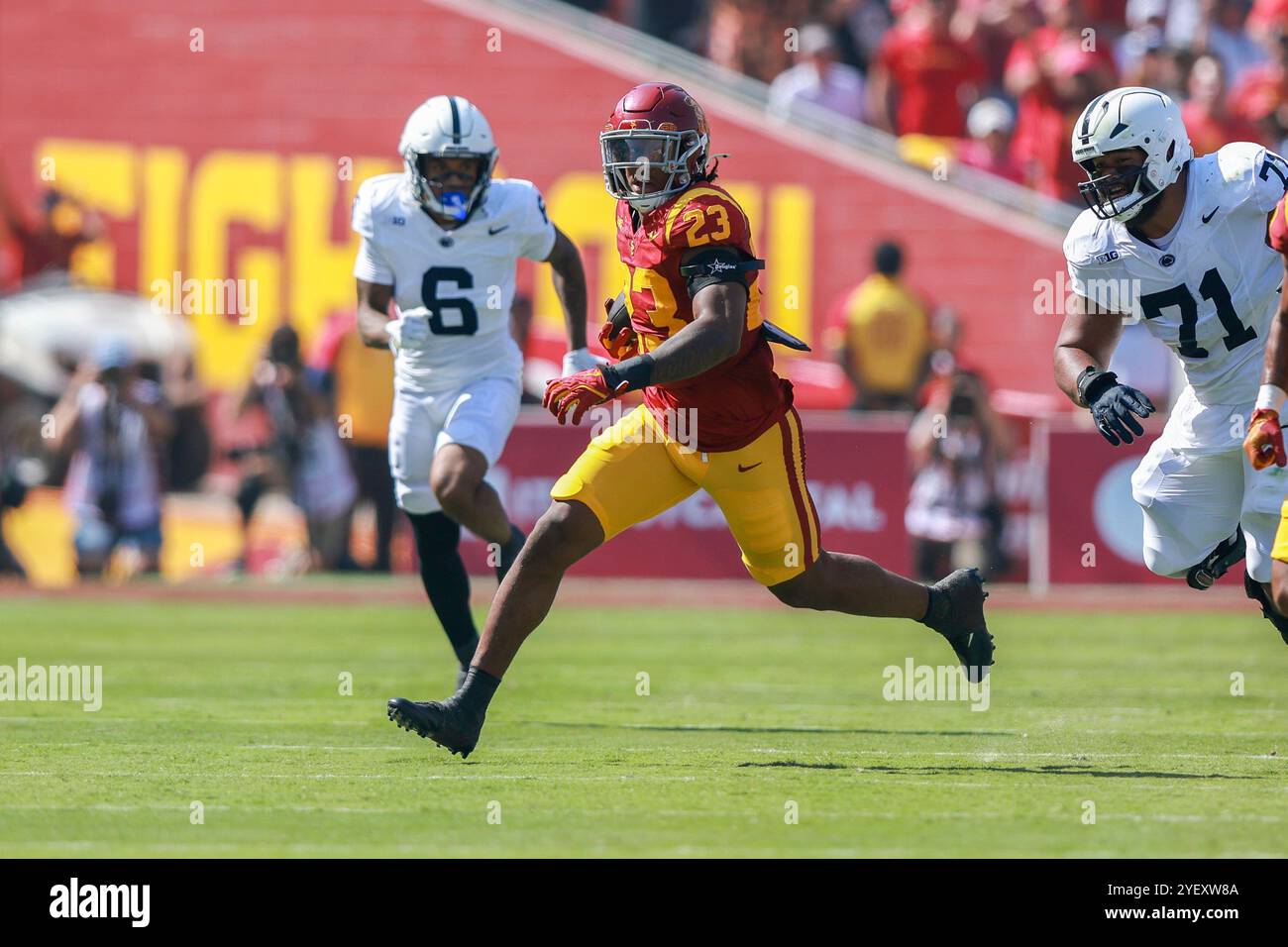 LOS ANGELES, CA - OCTOBER 12: USC Trojans linebacker Desman Stephens II ...