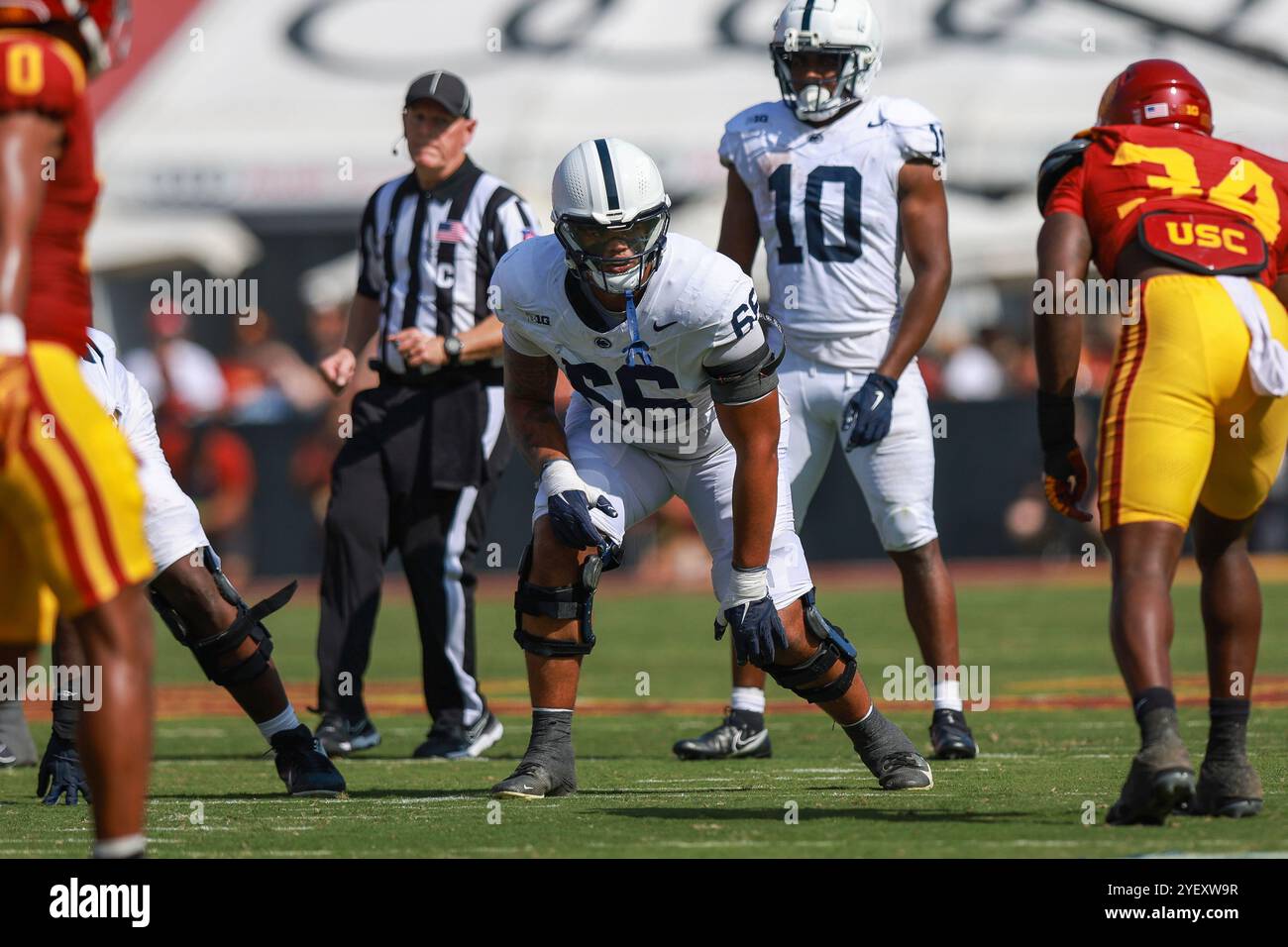 LOS ANGELES, CA - OCTOBER 12: Penn State Nittany Lions offensive ...