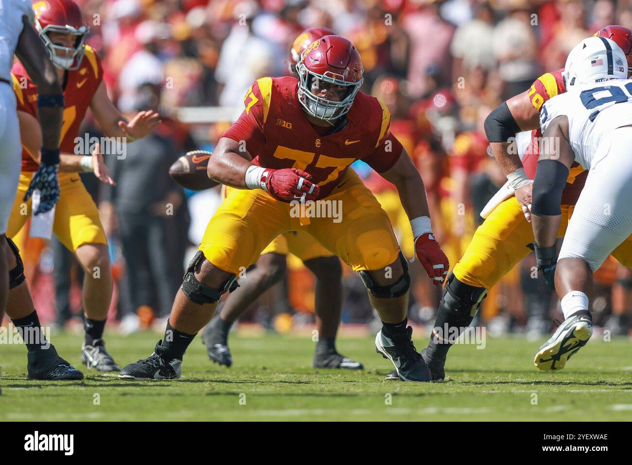 LOS ANGELES, CA - OCTOBER 12: USC Trojans offensive lineman Alani Noa ...