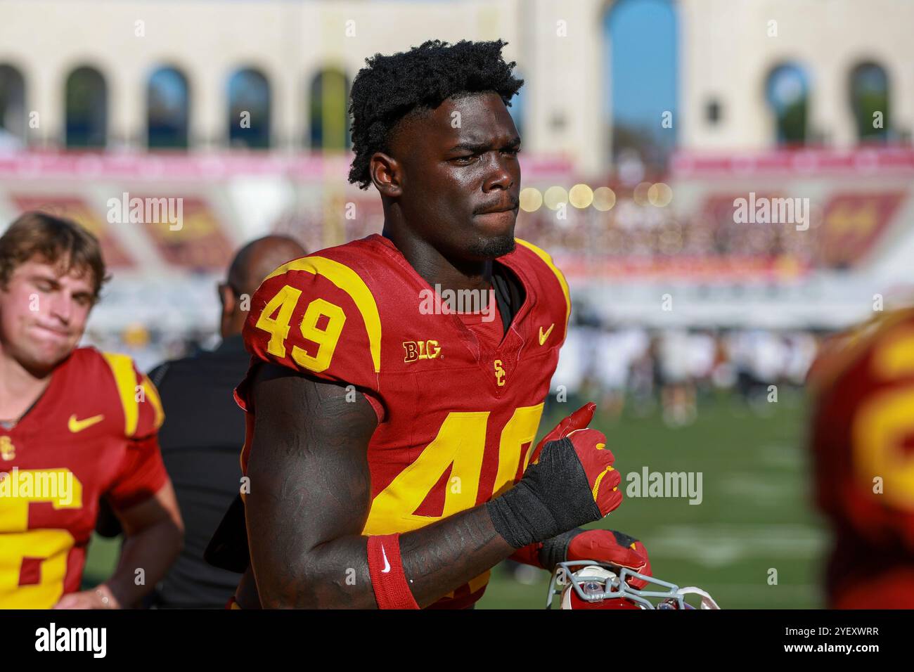 LOS ANGELES, CA - OCTOBER 12: USC Trojans defensive end Kameryn ...