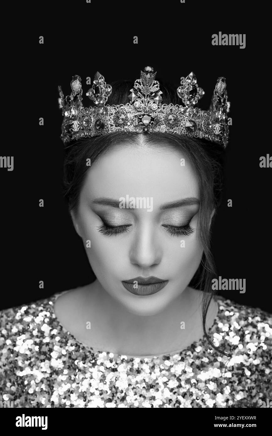 Black-and-white portrait of beautiful young woman with luxury crown Stock Photo - Alamy