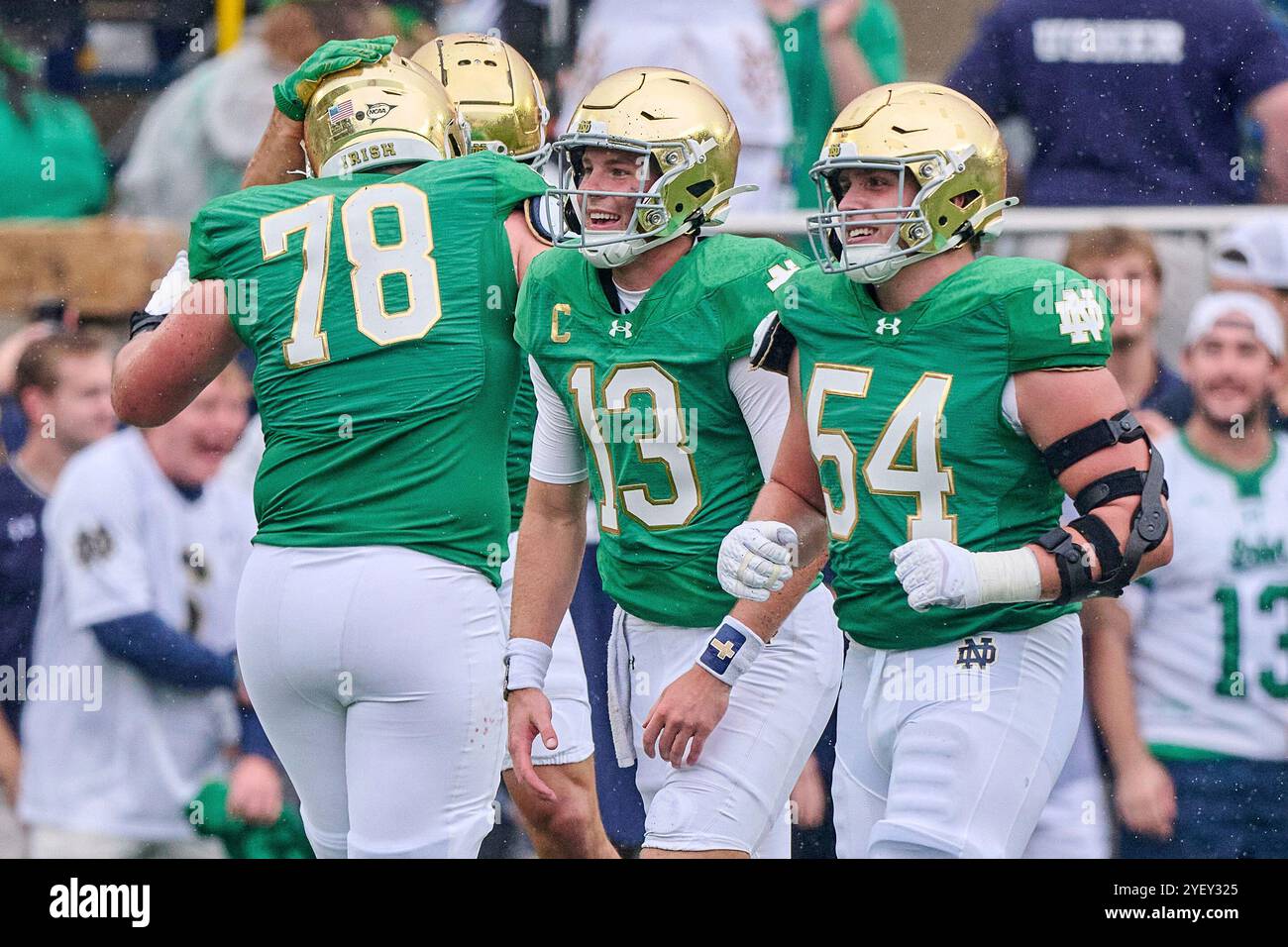 SOUTH BEND, IN - SEPTEMBER 28: Notre Dame Fighting Irish quarterback ...