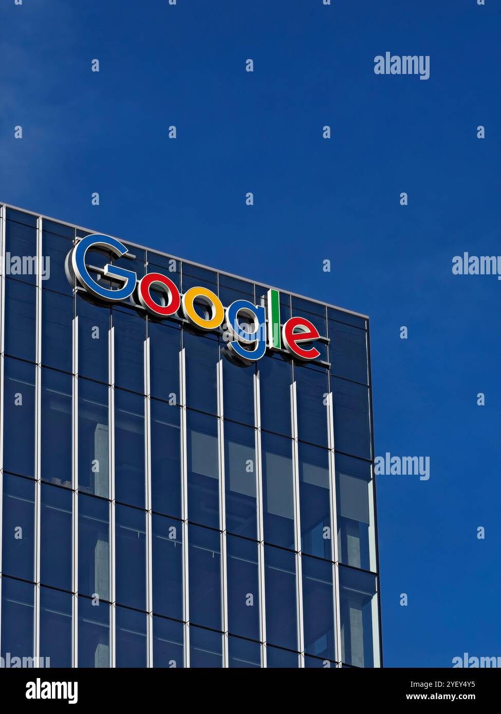 Google canada logo hi-res stock photography and images - Alamy