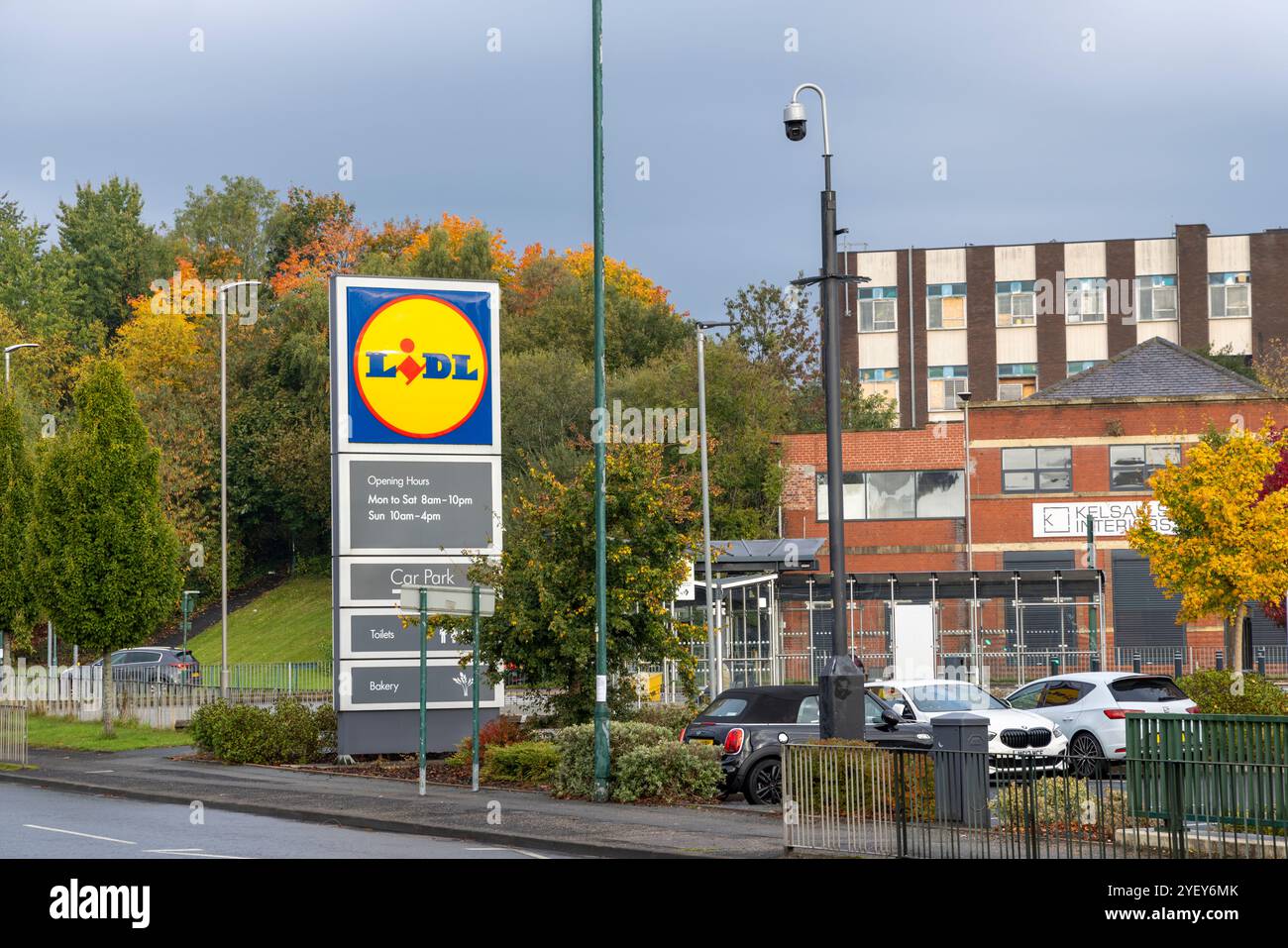 Shopping in lidl supermarket england hi-res stock photography and images - Alamy
