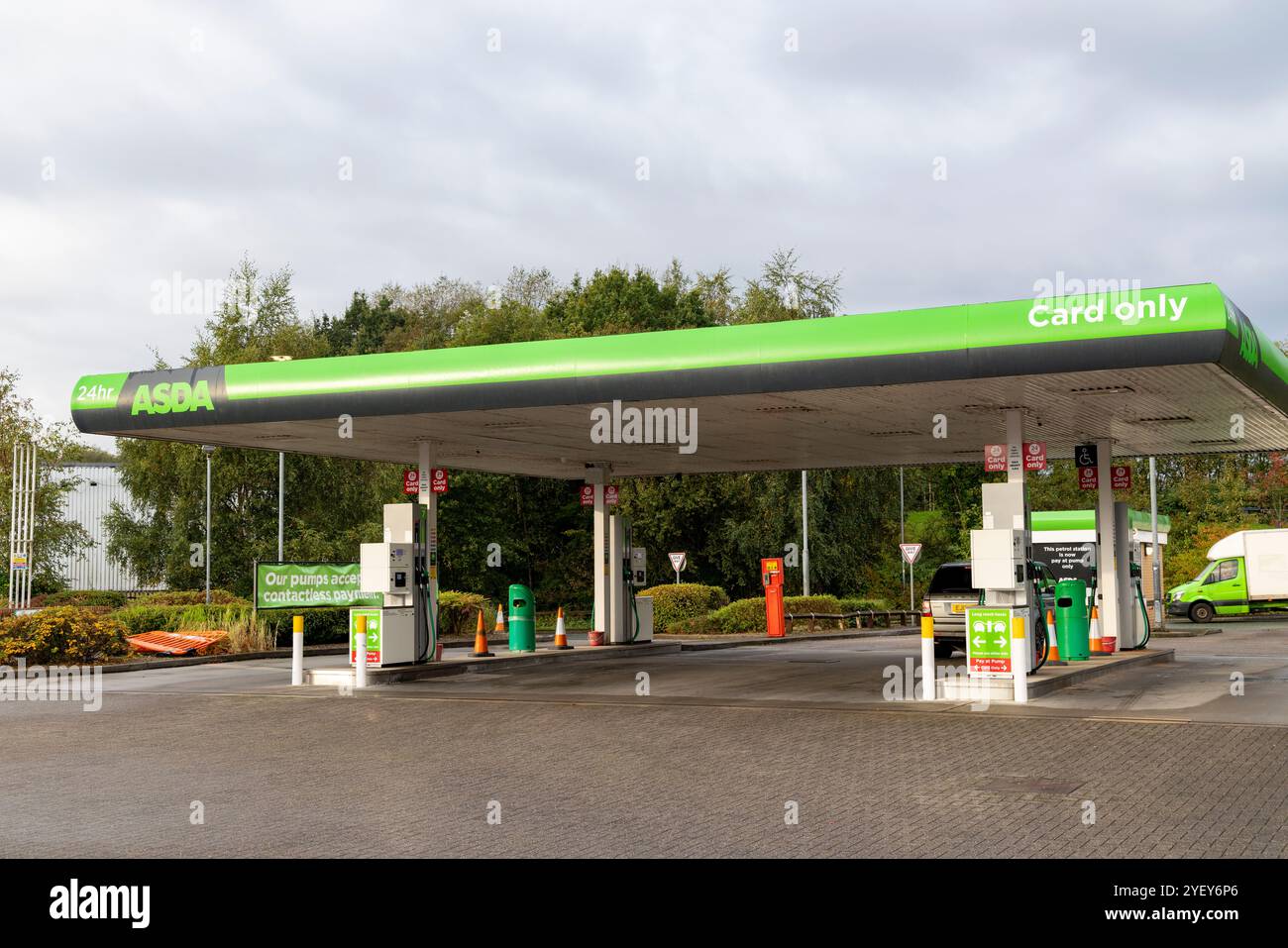 Unattended petrol station hi-res stock photography and images - Alamy