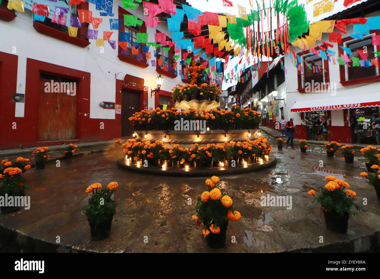 Cuetzalan De Progreso, Mexico. 01st Nov, 2024. Traditional ofrendas are ...
