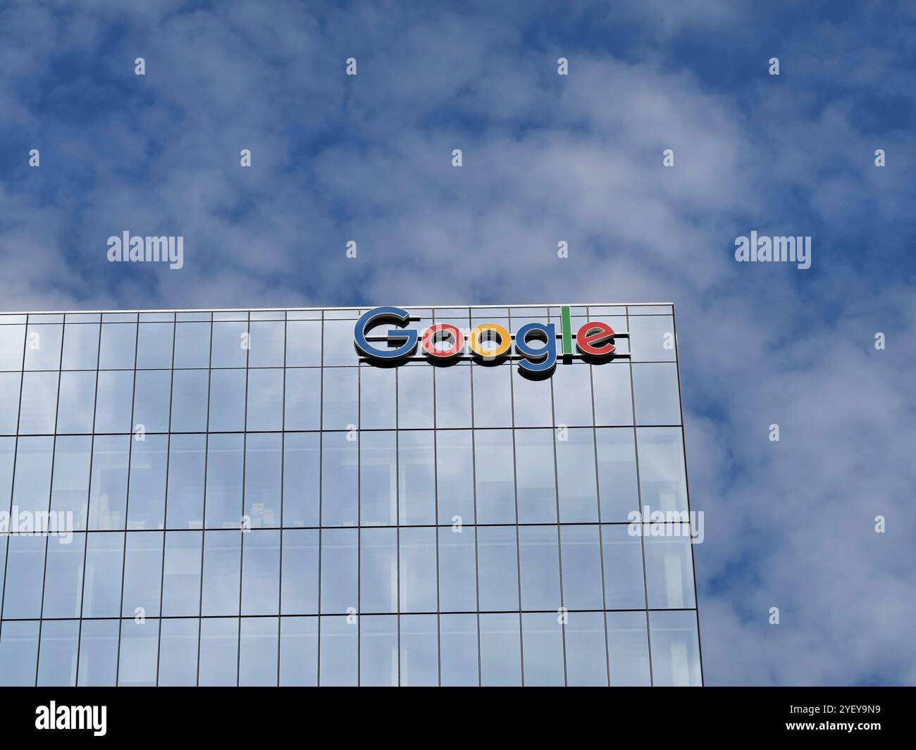 Google canada logo hi-res stock photography and images - Alamy