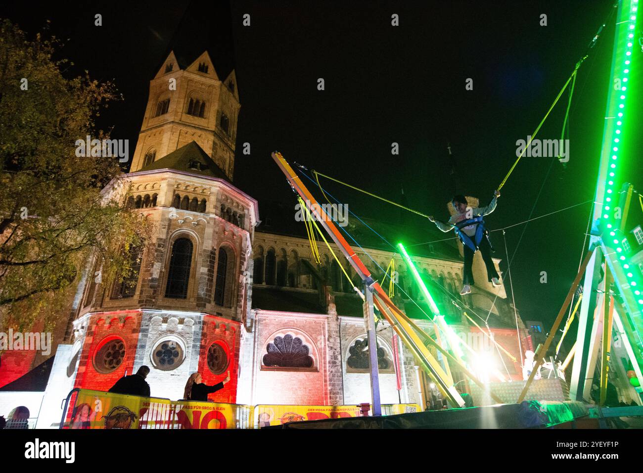Bonn, Germany. 01st Nov, 2024. Bonner Munster, the old Catholic church ...
