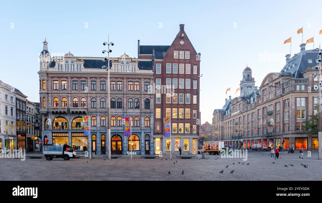 Amsterdam 23 October 2024,, As autumn casts a golden hue over Amsterdam ...