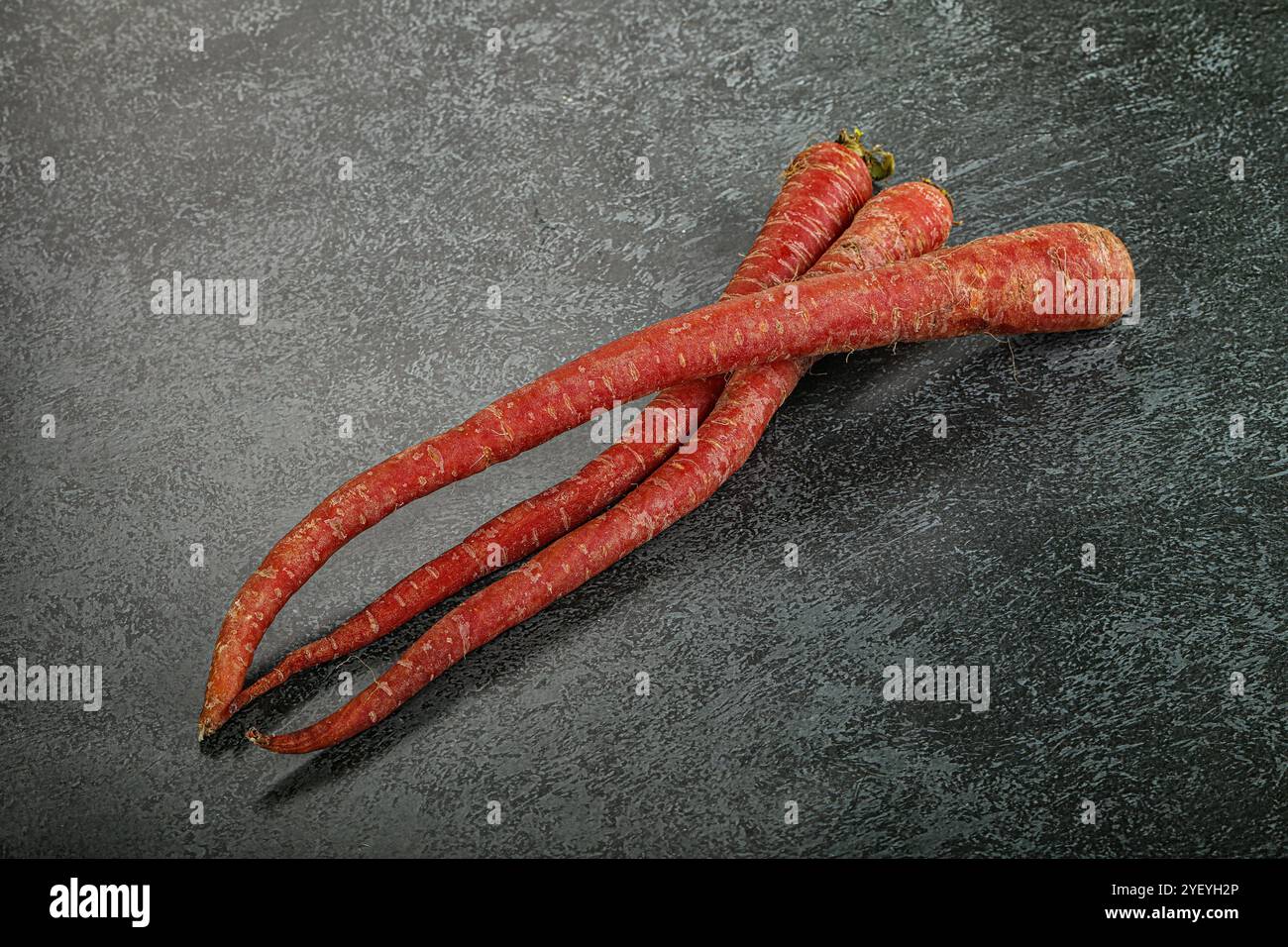 Raw ripe Indian red carrot root Stock Photo - Alamy