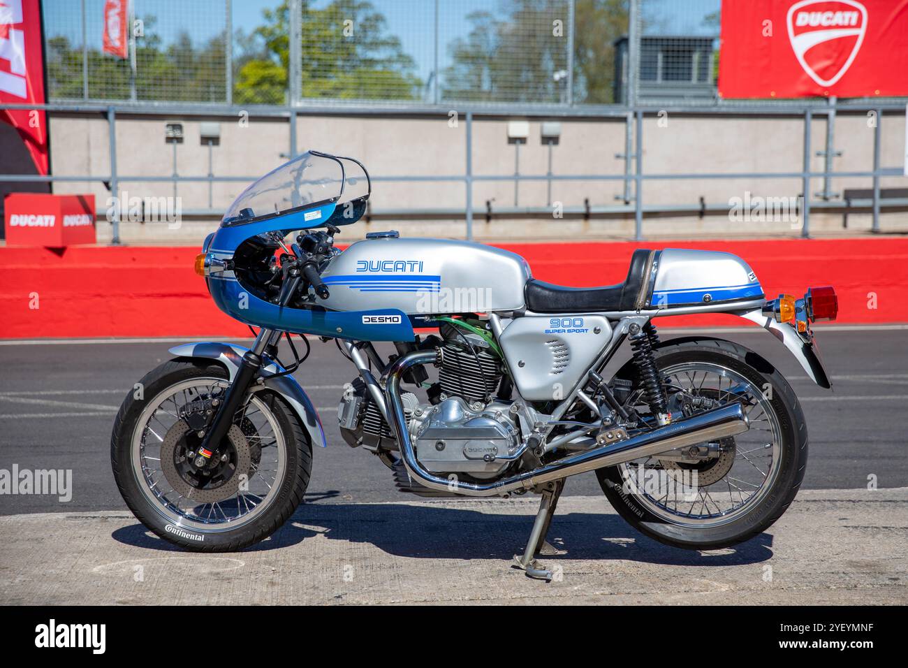 Ducati 900 ss hi-res stock photography and images - Alamy