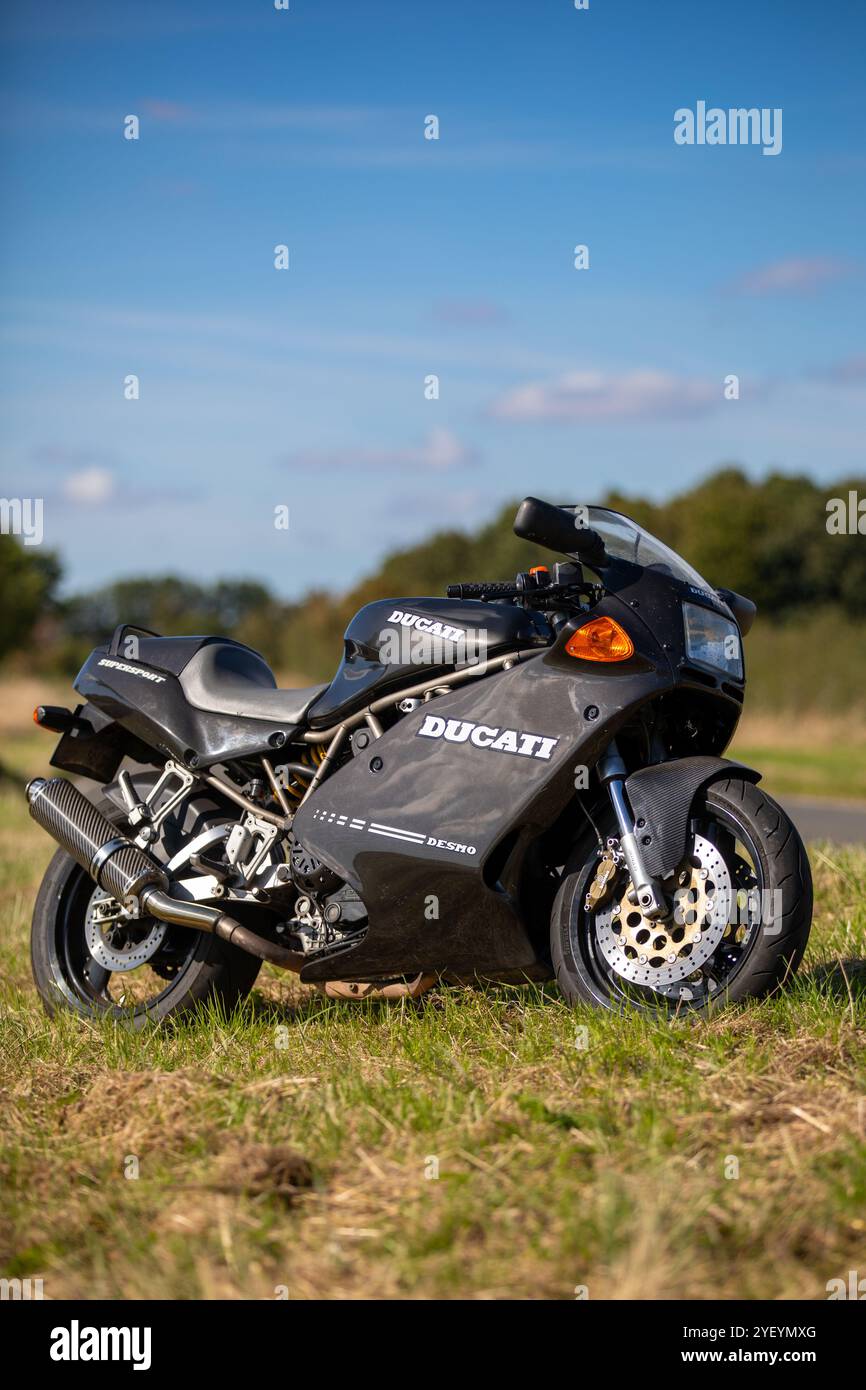 Ducati supersport 900ss hi-res stock photography and images - Alamy
