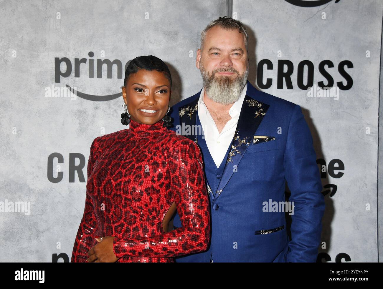 LOS ANGELES, CALIFORNIA - OCTOBER 29: (L-R) Samantha Walkes and Mets ...