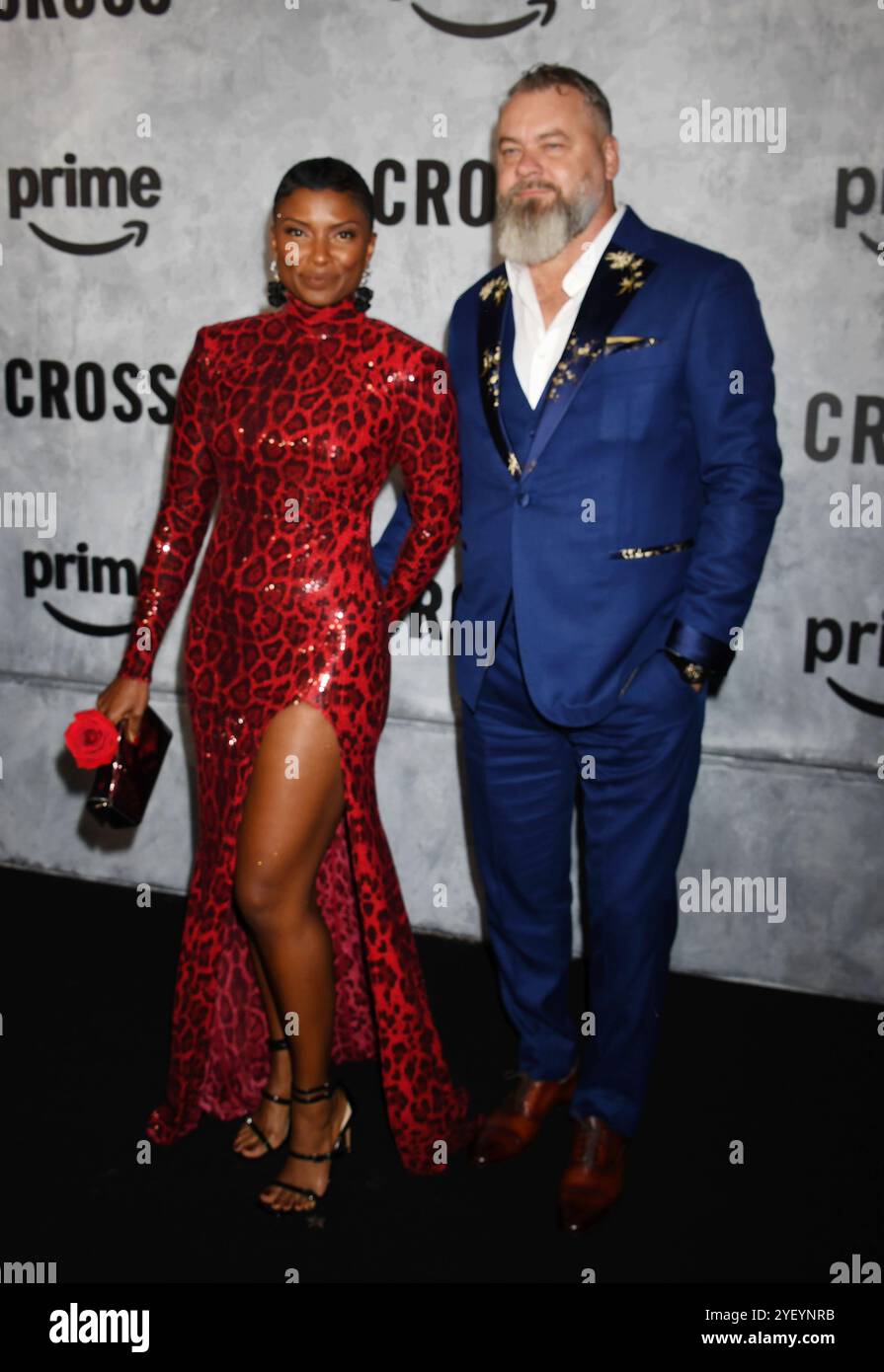 LOS ANGELES, CALIFORNIA - OCTOBER 29: (L-R) Samantha Walkes and Mets ...