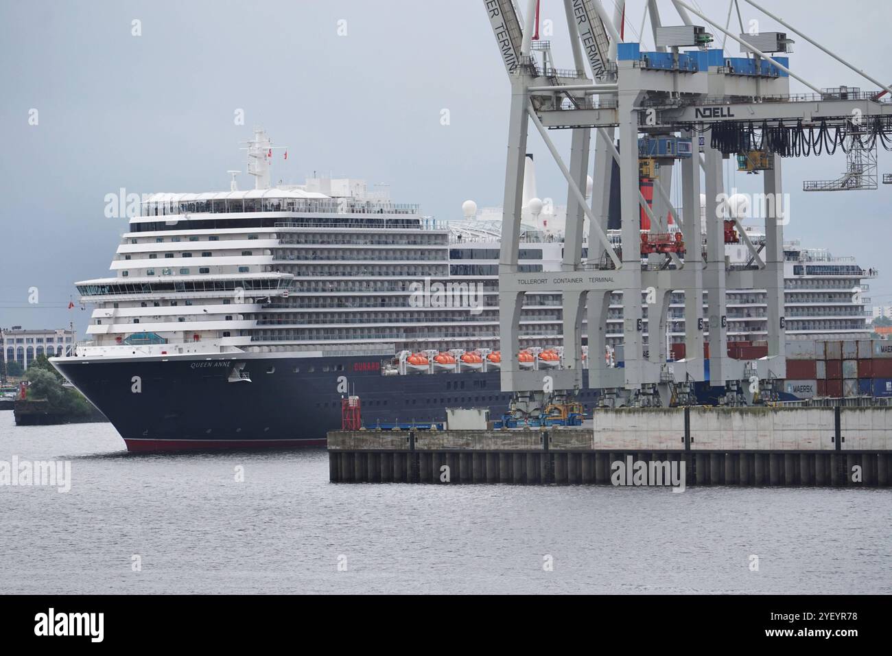 Kreuzfahrt-Kreuzfahrtschiff Queen Anne der Qunard Rederei verlaesst den ...