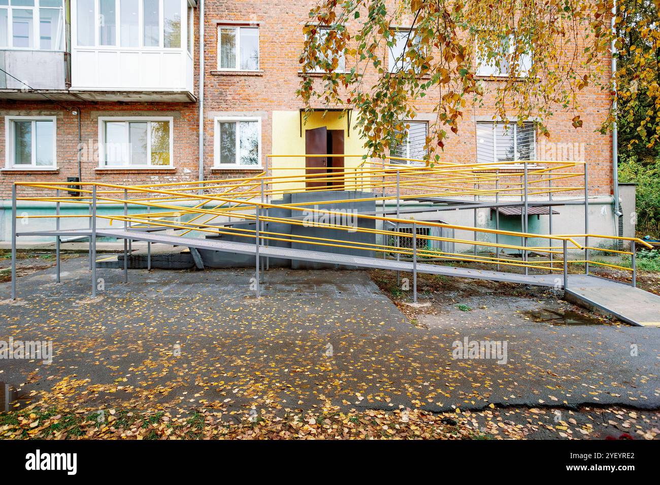 Wheelchair ramp house hi-res stock photography and images - Alamy