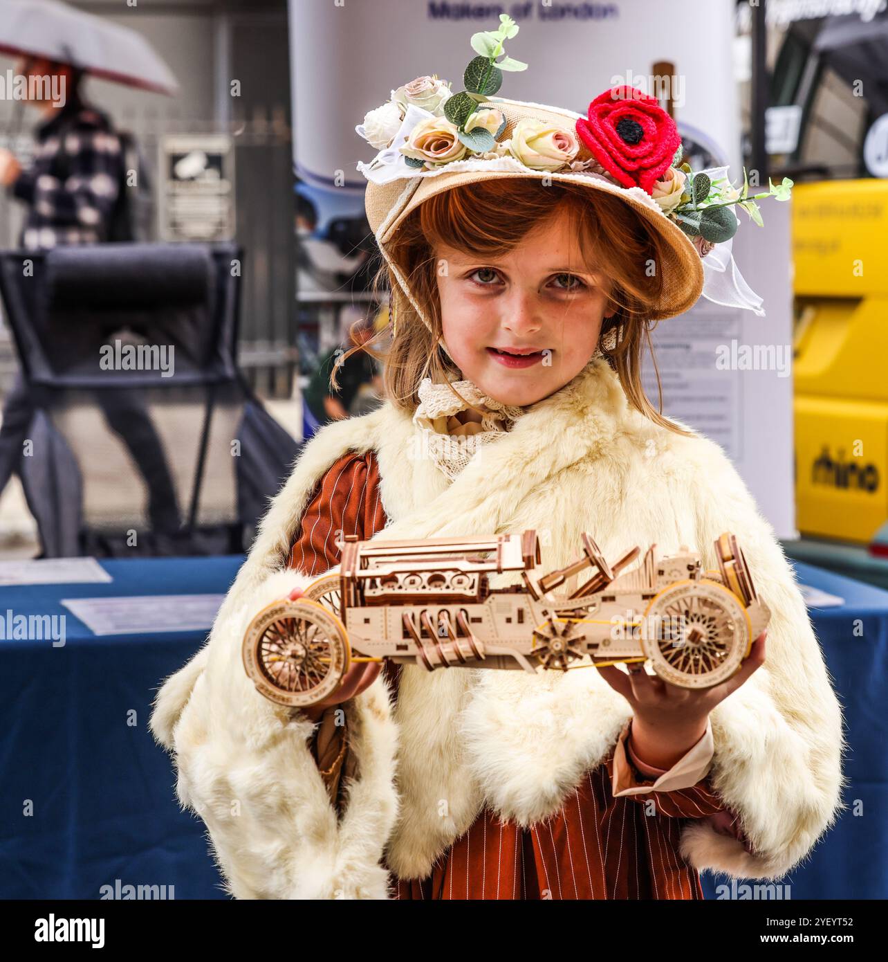 People in 1900 hundreds costumes hi-res stock photography and images ...